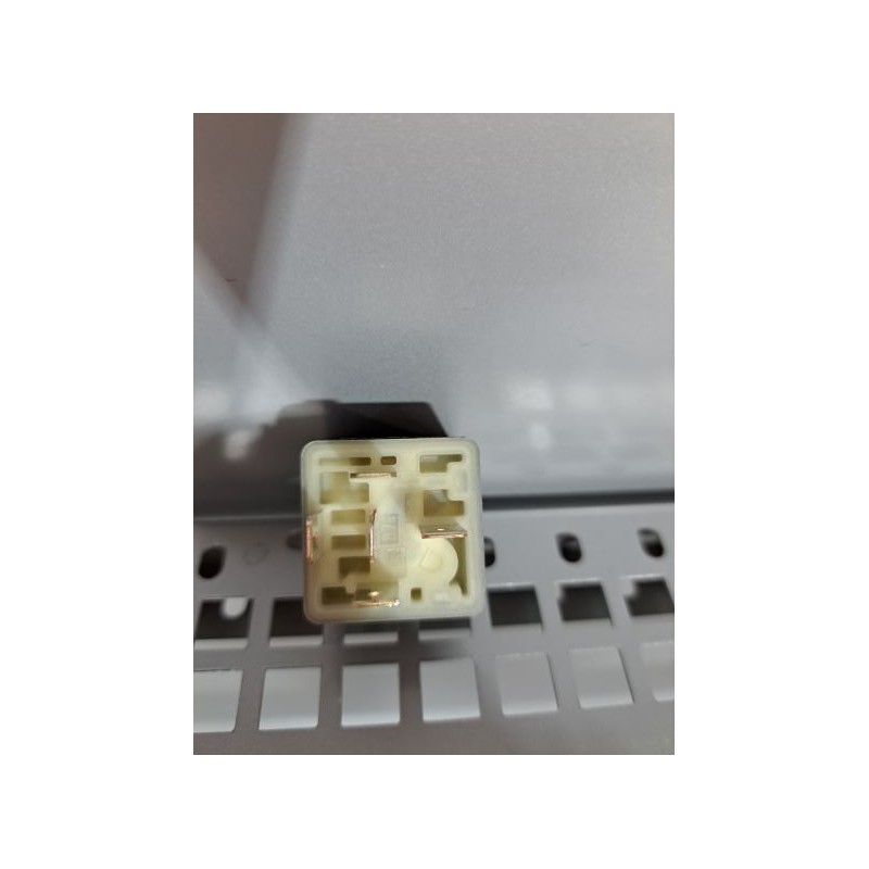 Relé BOSCH,24V, 20A, 5-polet 0332209204